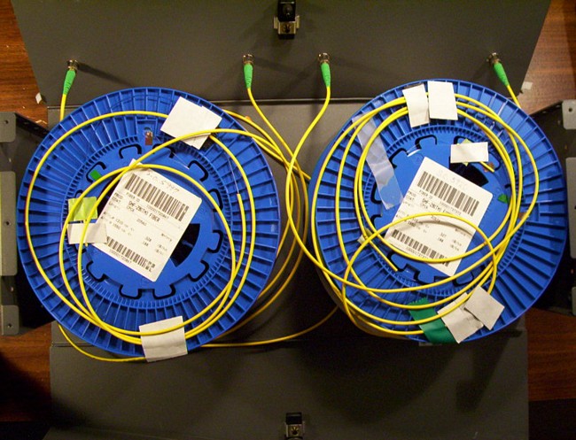 Lightwavestore.com > Test box of SM Fiber Spool > Corning SMF-28 spools ...